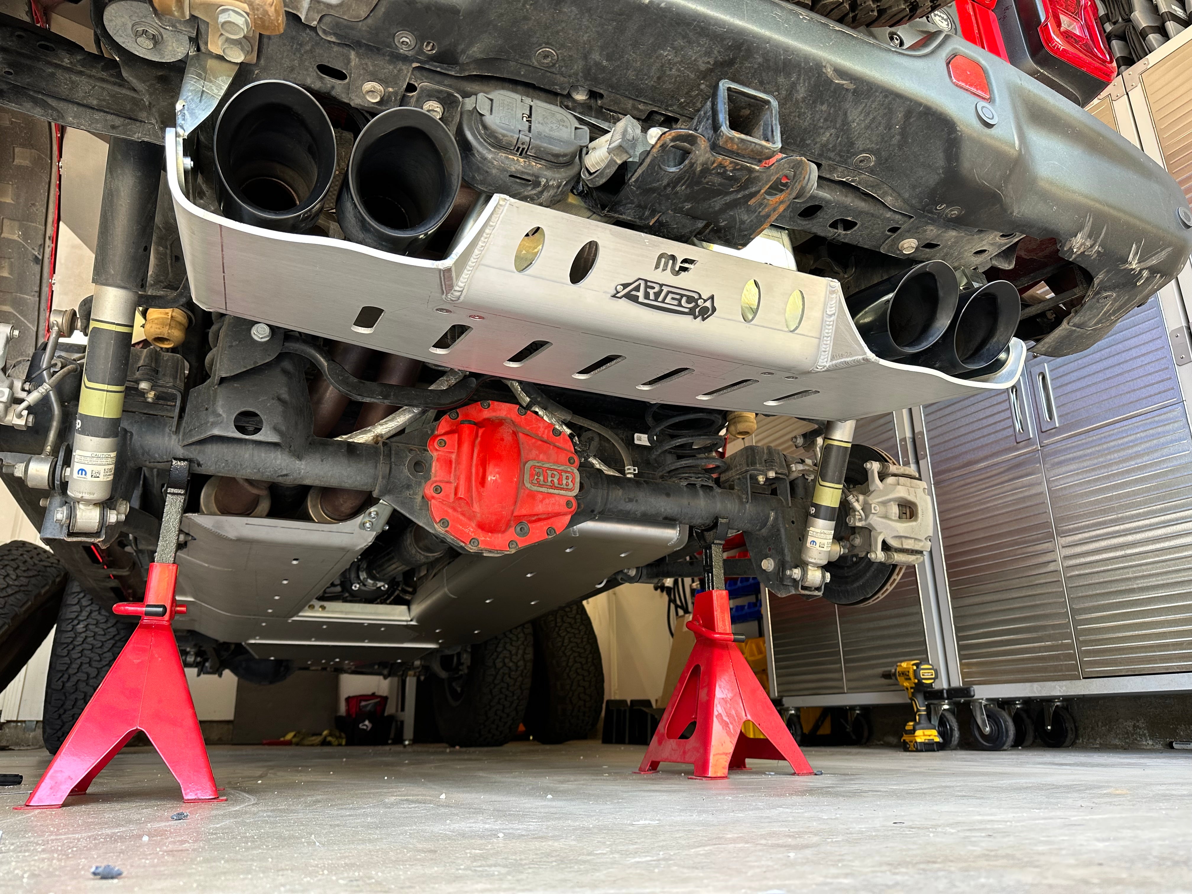 JLU MAGNAFLOW MUFFLER & TIP SKID - 4 door 392 HEMI ALUMINUM– Artec ...